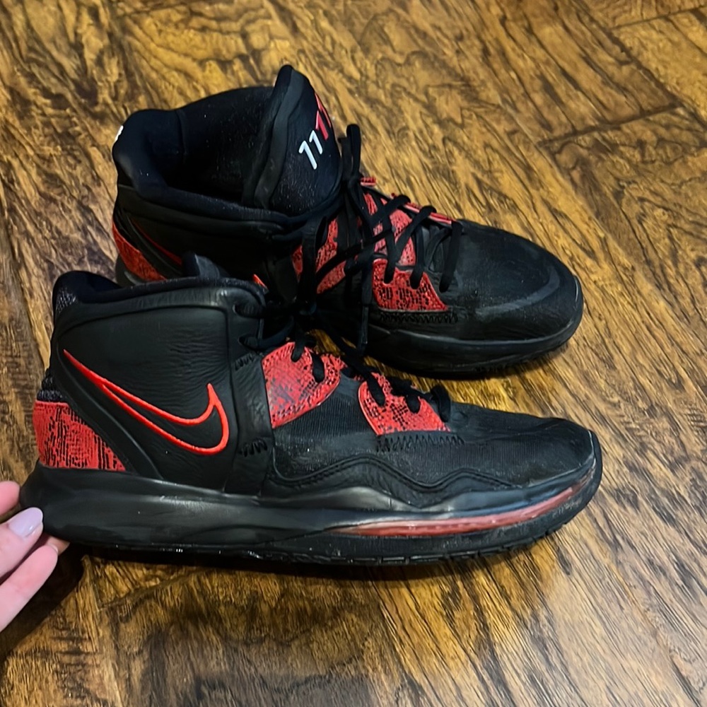 Black And Red Snake Print Kyrie Tennis Shoe - Gem